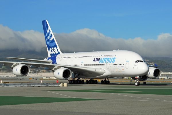 The Biggest Passenger Plane Airbus A380 (14 pics) - Izismile.com
