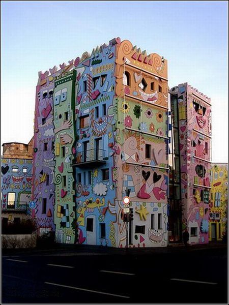 Happy Rizzi House (8 pics) - Izismile.com