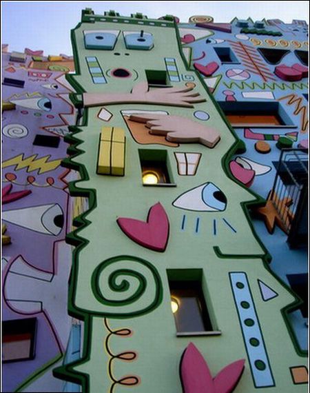 Happy Rizzi House (8 pics) - Izismile.com