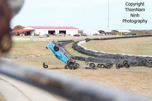 Crashed Mustang :( (11 pics) - Izismile.com