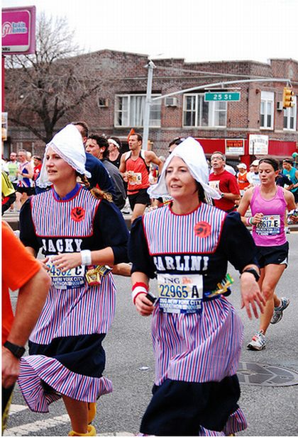 The Coolest Costumes of 2009 NYC Marathon (25 pics) - Izismile.com
