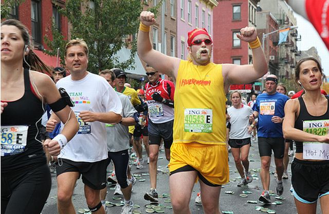 The Coolest Costumes of 2009 NYC Marathon (25 pics) - Izismile.com