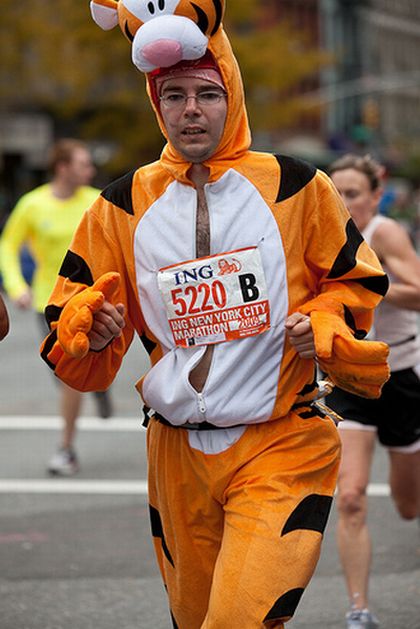 The Coolest Costumes of 2009 NYC Marathon (25 pics) - Izismile.com