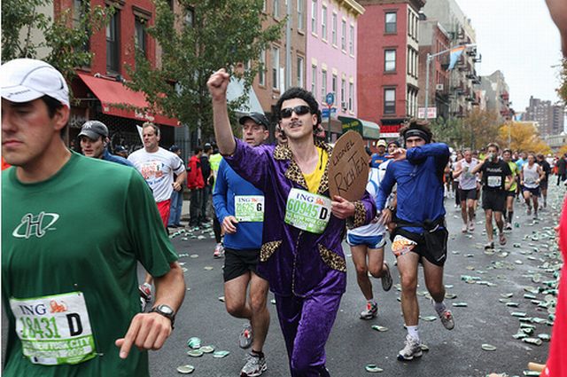The Coolest Costumes of 2009 NYC Marathon (25 pics) - Izismile.com