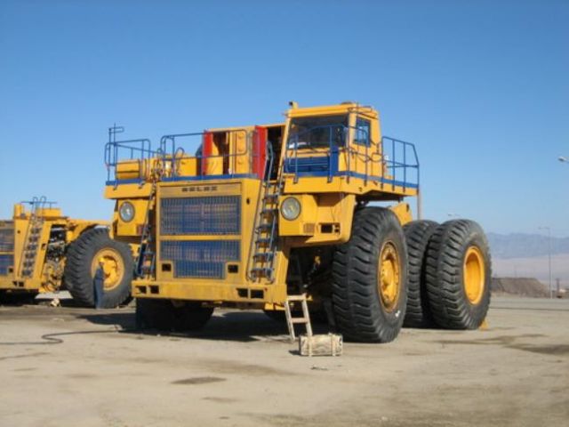 Assembling of BelAZ Vehicles (16 pics) - Izismile.com