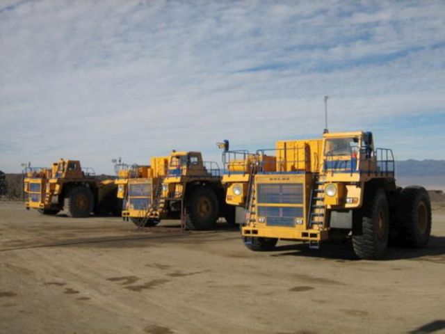 Assembling of BelAZ Vehicles (16 pics) - Izismile.com
