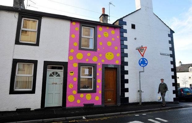 Oddly Painted Houses (22 pics) - Izismile.com