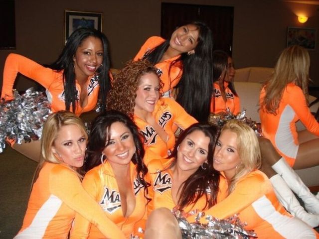 Compilation Of Hot Cheerleaders 32 Pics