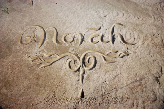Beautiful Calligraphy Art on the Sand (32 pics) - Izismile.com
