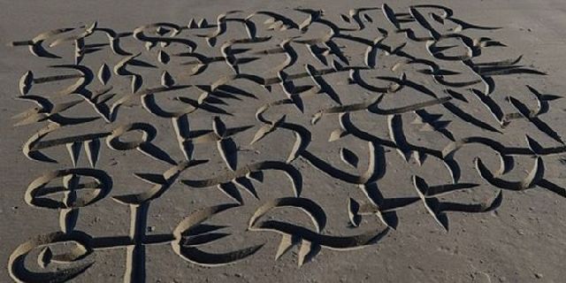 Beautiful Calligraphy Art on the Sand (32 pics) - Izismile.com