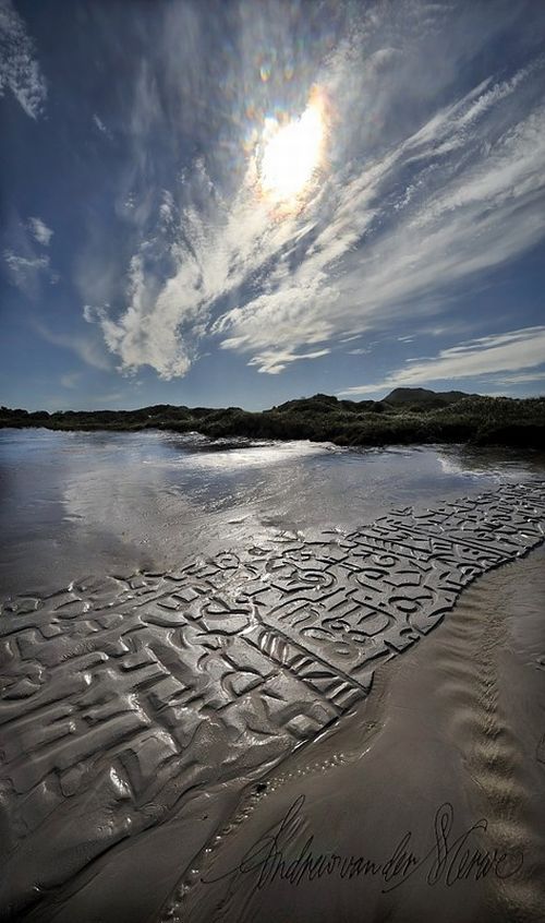 Beautiful Calligraphy Art on the Sand (32 pics) - Izismile.com