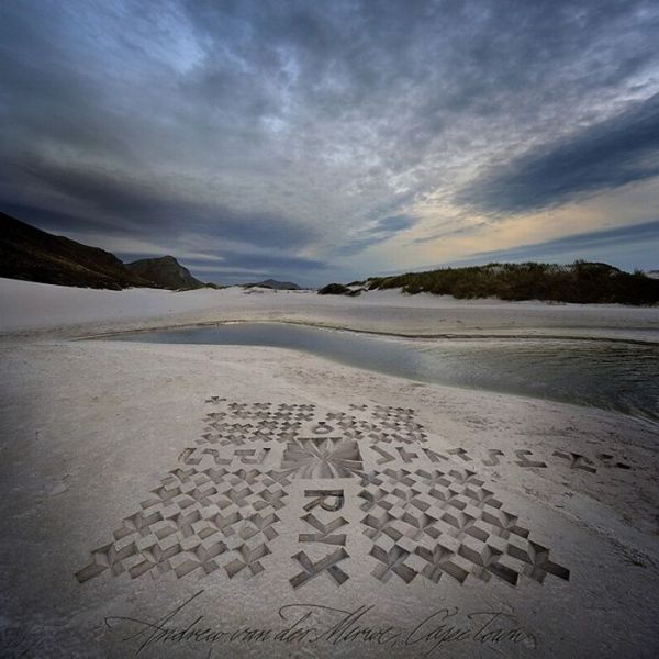 Beautiful Calligraphy Art on the Sand (32 pics) - Izismile.com