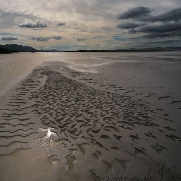 Beautiful Calligraphy Art on the Sand (32 pics) - Izismile.com