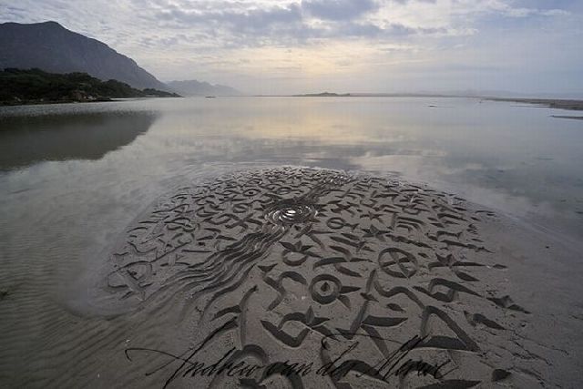 Beautiful Calligraphy Art on the Sand (32 pics) - Izismile.com