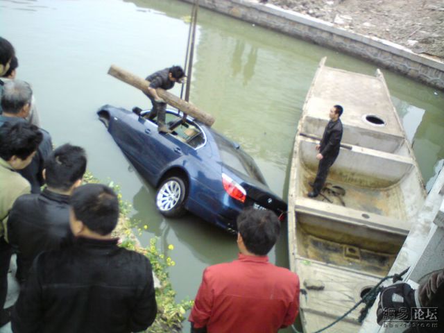 “Fishing” for a BMW (12 pics) - Izismile.com