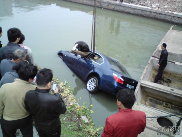 “Fishing” for a BMW (12 pics) - Izismile.com
