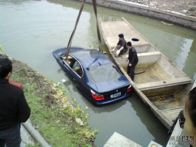 “Fishing” for a BMW (12 pics) - Izismile.com