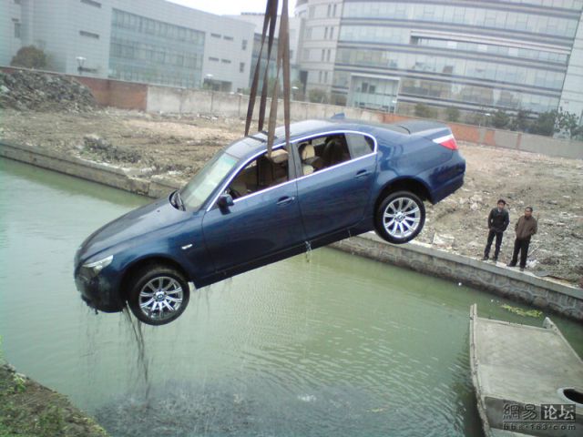 “Fishing” for a BMW (12 pics) - Izismile.com