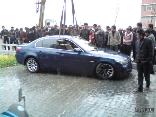 “Fishing” for a BMW (12 pics) - Izismile.com