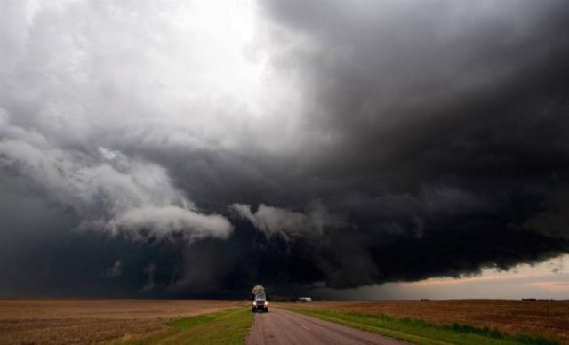 Incredible Job of Storm Catchers (13 pics) - Izismile.com