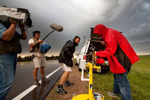 Incredible Job of Storm Catchers (13 pics) - Izismile.com