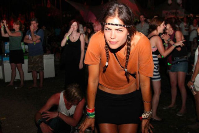 Coachella Music Festival Half Naked Hot Young White Chicks Dancing 98 Pics