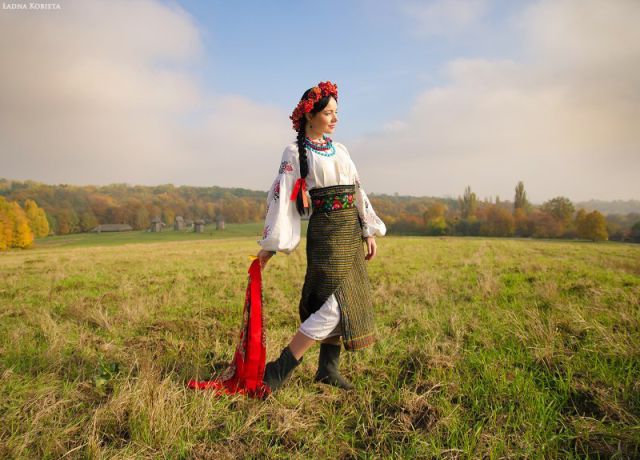 Beautiful Slavic Girls In Traditional Outfits 48 Pics