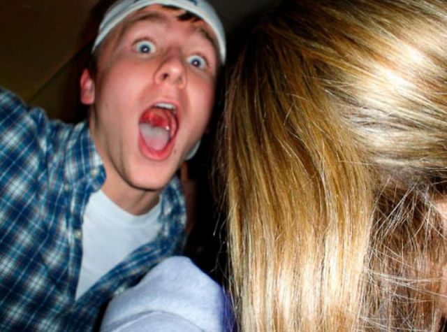 Classic Photobombs Of Drunk Girls Kissing Each Other 62 Pics