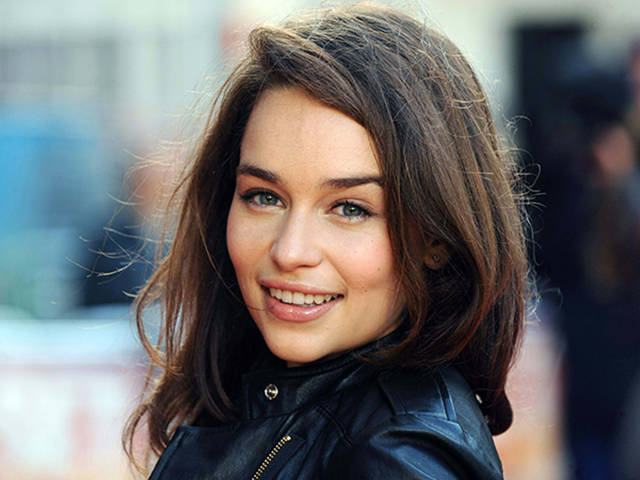 Stunning Tv Star Emilia Clarke Is Named Esquires Sexiest Woman Alive