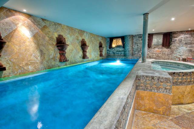 There Is A Badass Secret Castle In Montreal You Can Book (32 pics ...