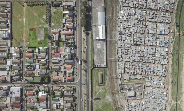 Rich vs Poor Neighborhoods Of Cape Town In South Africa (11 pics ...