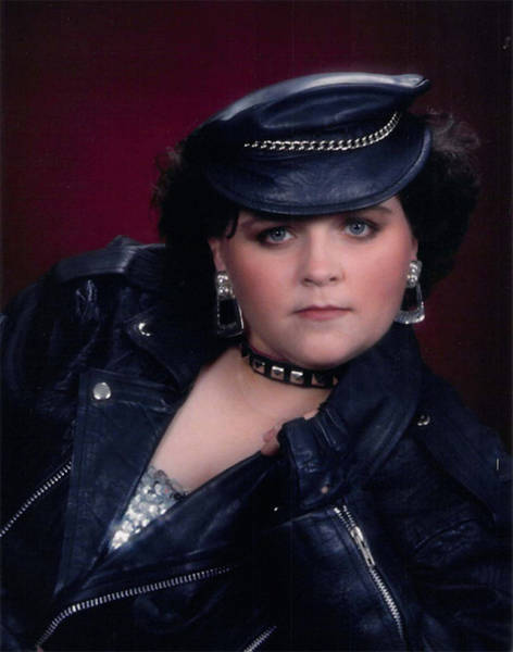 These Pics Will Prove You How Cringe-Worthy Low-Budget Glamour Shots ...